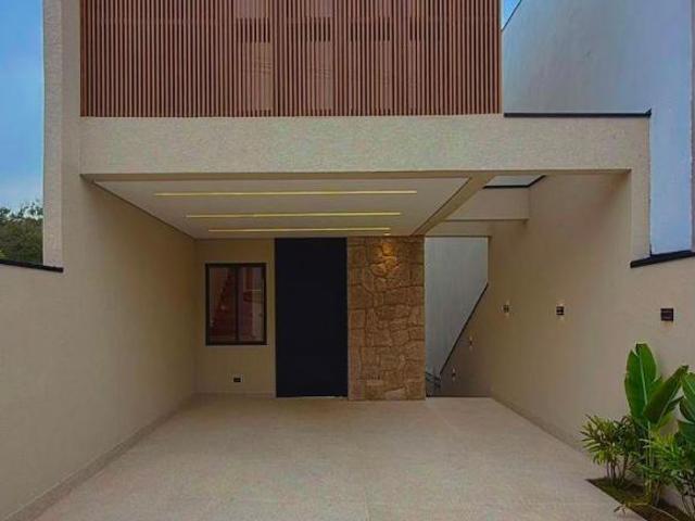 Belissima casa em Santana de Parnaiba com 3 suites, piscina e 4 vagas