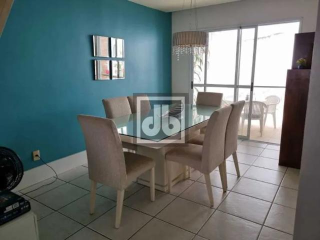 Belíssima casa freguesia 05 suítes 2 vagas condomínio com infraestrutura. Agende sua visita!