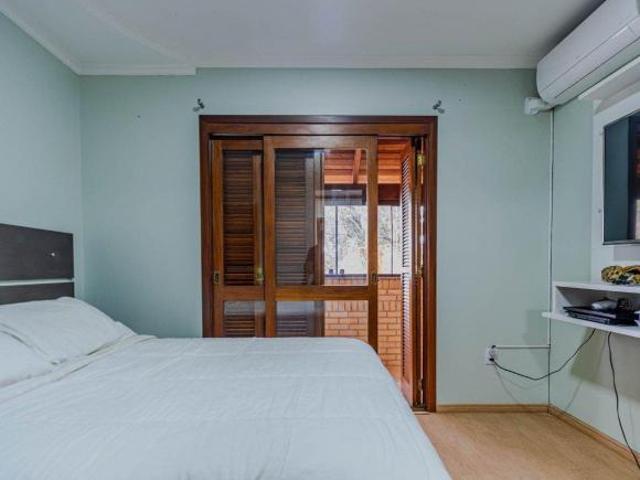 Belíssima casa MOBILIADA em condomínio fechado com 3 quartos
