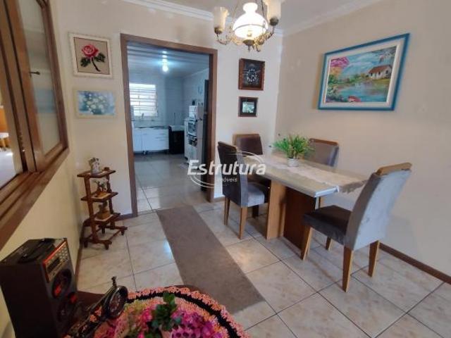 Belissima casa na Tancredo Neves com três dormitórios