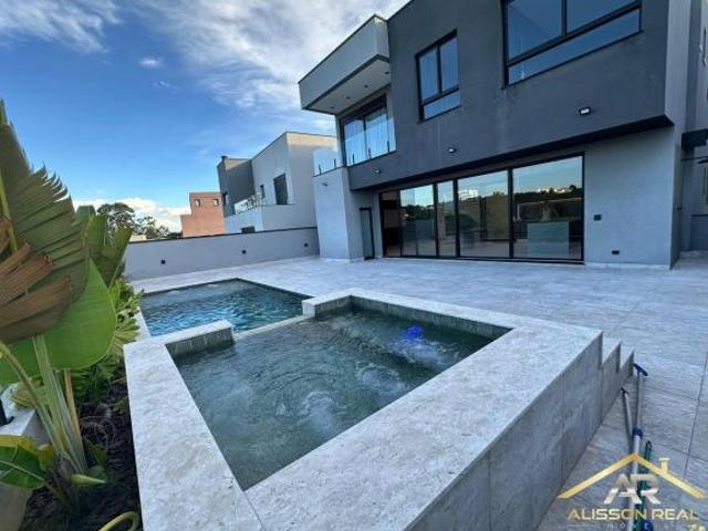Belíssima casa na Granja, 423m², com 4 Suítes e moveis planejados