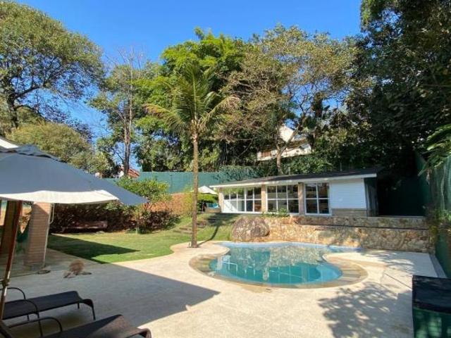 Belíssima casa na melhor rua do Forest Hills! Bem próximo ao clube!