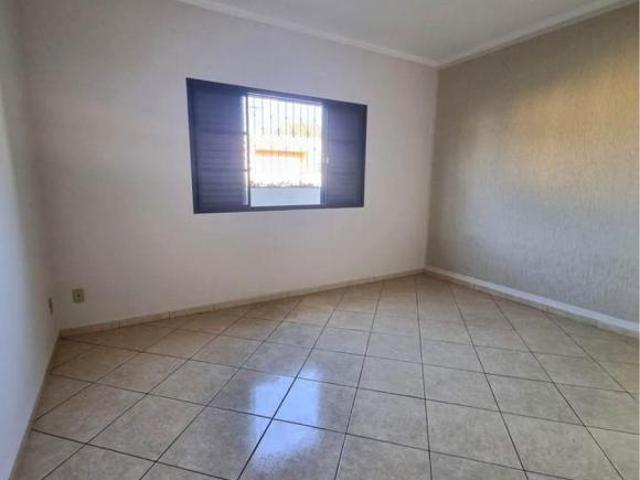 Casa com 3 quartos e 350 m² à venda no Santa Terezinha
