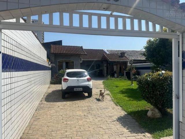 BELISSIMA CASA NO CANTO DO FORTE A 700M DA PRAIA!