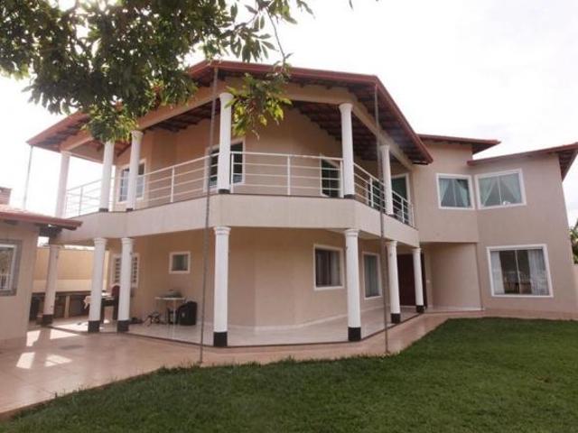BELÍSSIMA CASA NO CONDOMÍNIO MINI GRANJAS!