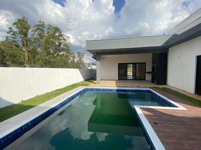 Belíssima casa no Condominio Ninho Verde I