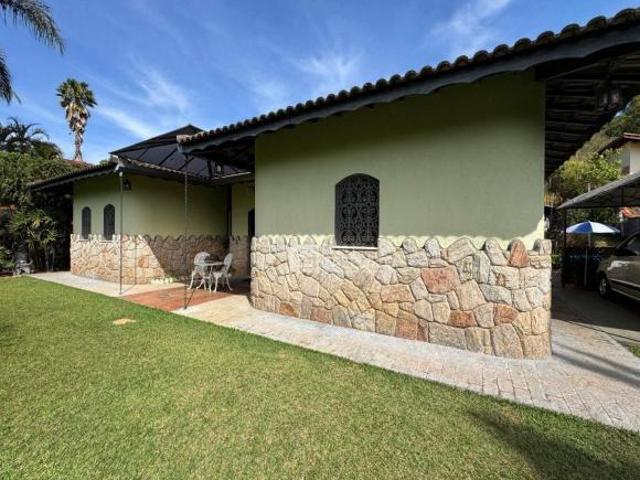 Belíssima Casa no Condomínio Alpes D´Ouro com 3 dormitórios, sendo 1 suíte à venda, 140 m² por R$ 92