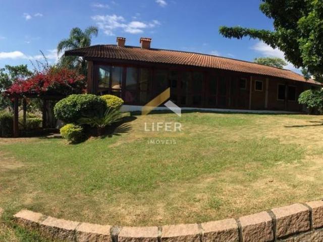 BELÍSSIMA CASA NO CLUBE DE CAMPO EM VALINHOS
