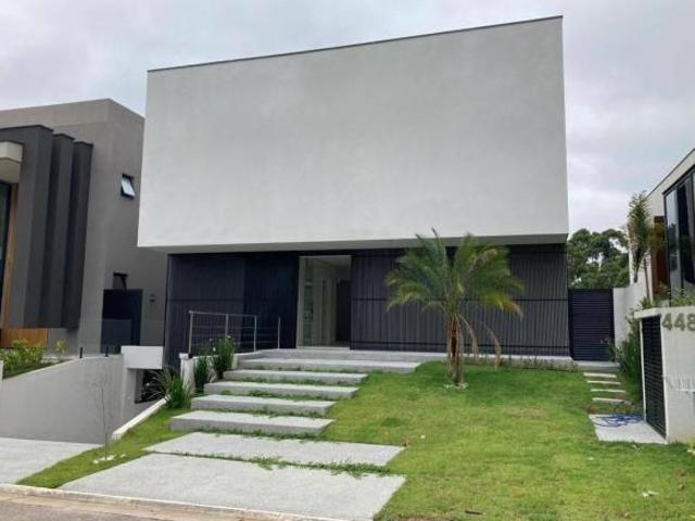 Belíssima casa nova Villa Solaia