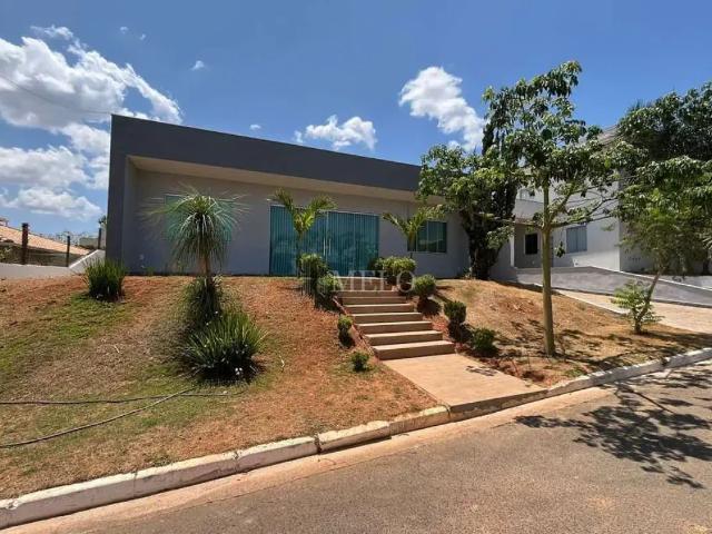 Belíssima Casa para Locação R$12.000,00 no Condomínio Sonho Verde