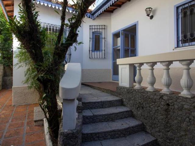 Belissima casaalto padrão p/venda c/418m2 e 04 suites Real Parque Morumbi