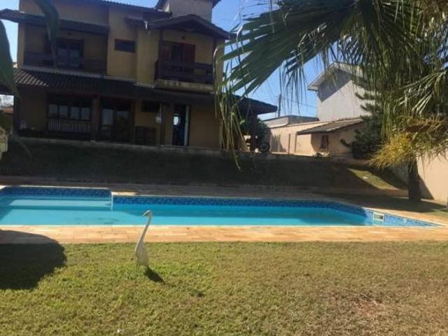 Belíssima Chácara Urbana com 1.000 m2 e Casa com Piscina no Jd. América