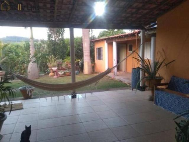 Belíssima chácara a venda na cidade de Pinhalzinho, com área de 1000 m². Com área gourmet