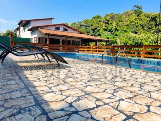 BELÍSSIMA CHÁCARA Á VENDA EM EMBU DAS ARTES