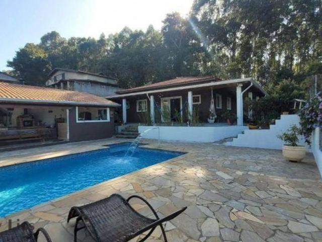 Belíssima chácara a venda em Pinhalzinho/SP com 1.000 m², 03 dormitórios sendo 01 suíte, churrasquei