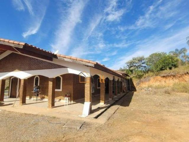 Belíssima chácara a venda em Pinhalzinho/SP, com 3.000 m² de área, 06 suítes, salão de festa, piscin