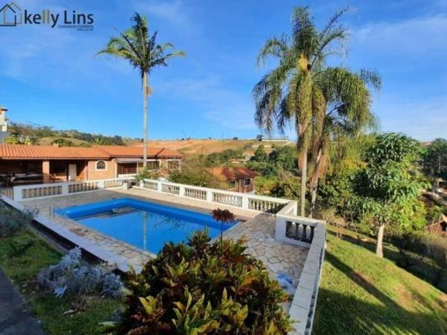Belíssima chácara, área 2.000 m² em Pinhalzinho/SP, com 06 suítes, área gourmet, piscina, aceita neg