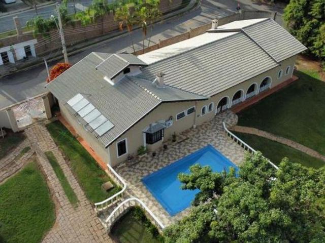 Belíssima chácara com 5800m², 488m² útil, 4 suítes, piscina no bairro Medeiros, Jundiaí SP