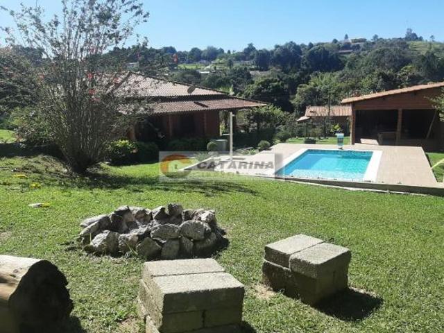 Belíssima chácara com ótima localização!