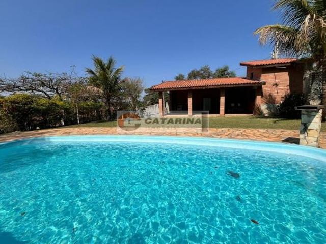 BELÍSSIMA CHÁCARA COM UMA VISTA MEMORÁVEL!