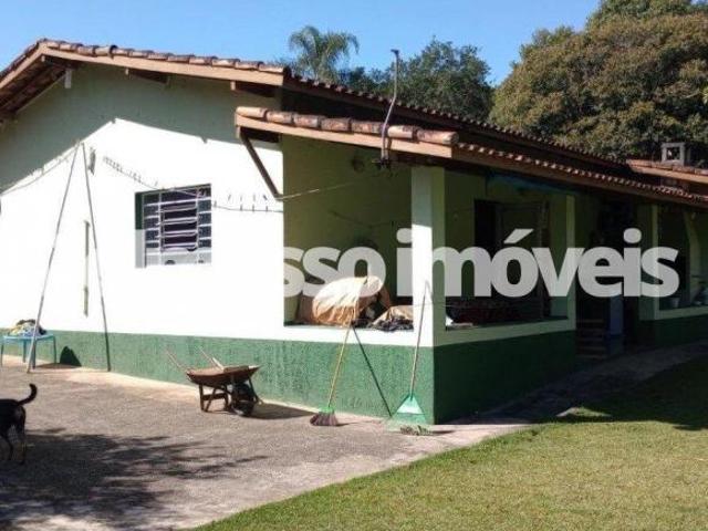 Belíssima chácara de 3.900 m² próxima ao asfalto!