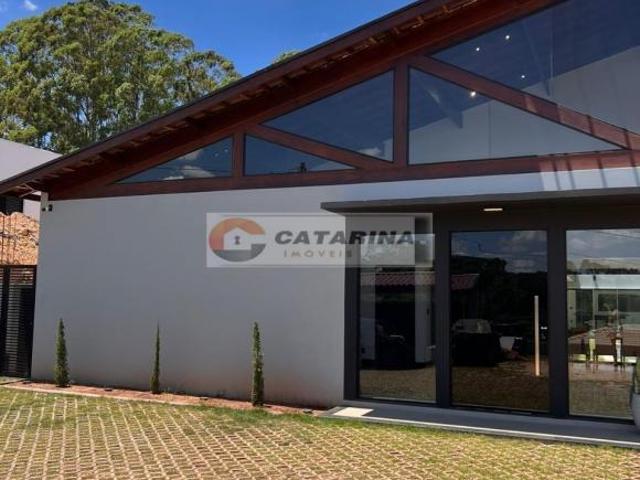Belíssima chácara de alto padrão