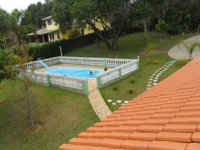 Belíssima chácara dentro de condomínio em Ibiúna