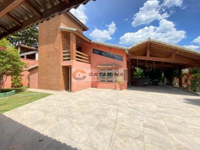 Belíssima Chácara em condominio