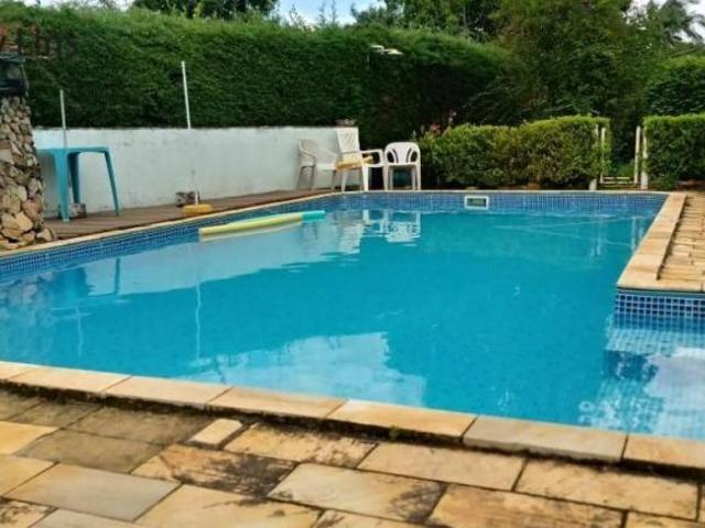 Belíssima chácara em Pinhalzinho/SP, com 3 dormitórios, piscina, pomar. Venha conhecer!