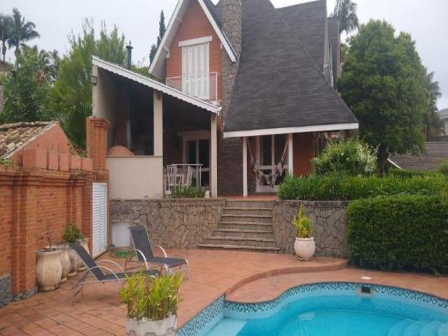 BELÍSSIMA E IMPONENTE CASA COM MUITO REQUINTE E BOM GOSTO PISCINA AQUECIDA, LAREIRA E UMA LINDA VIST