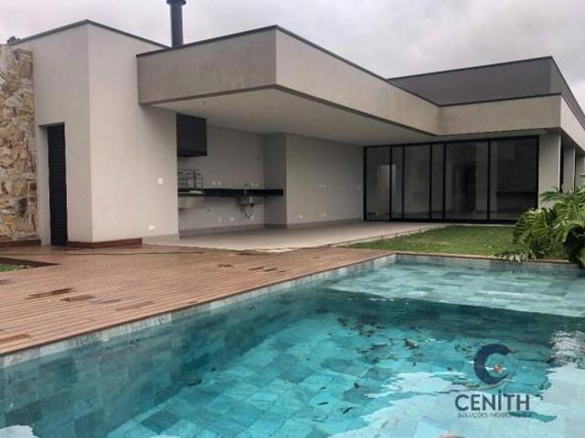 Belíssima e Moderna Casa Térrea à Venda com 04 suítes, piscina, gourmet!