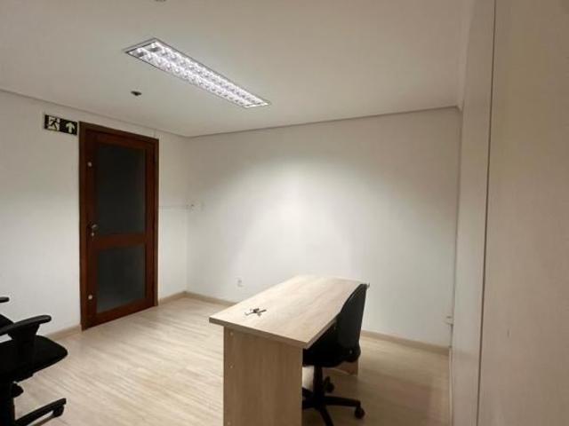 Belíssima Sala Comercial no Centro Histórico de Porto Alegre