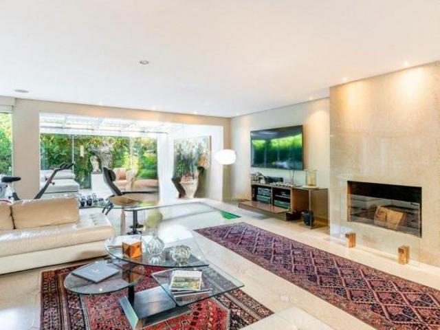 BELÍSSIMA RESIDENCIA 4 SUITES MASTER COM MUITO REQUINTE NO CONDOMINIO TERRA LIMA