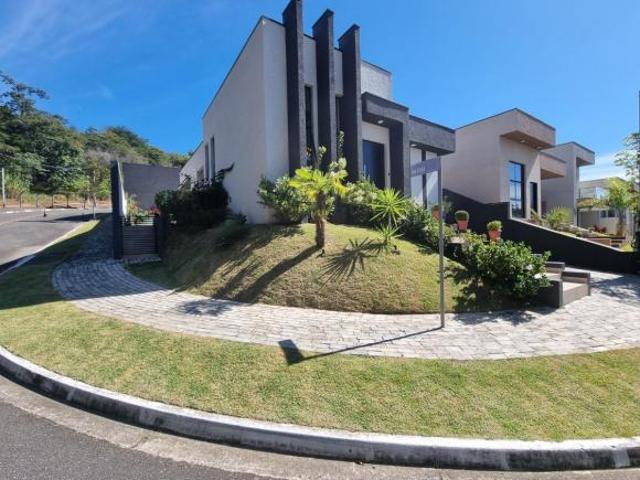 Belissima residencia terrea em condominio fechado com piscina Atibaia
