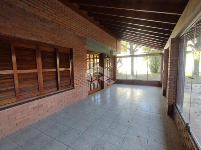 Belíssima residência com estilo de construção rústico