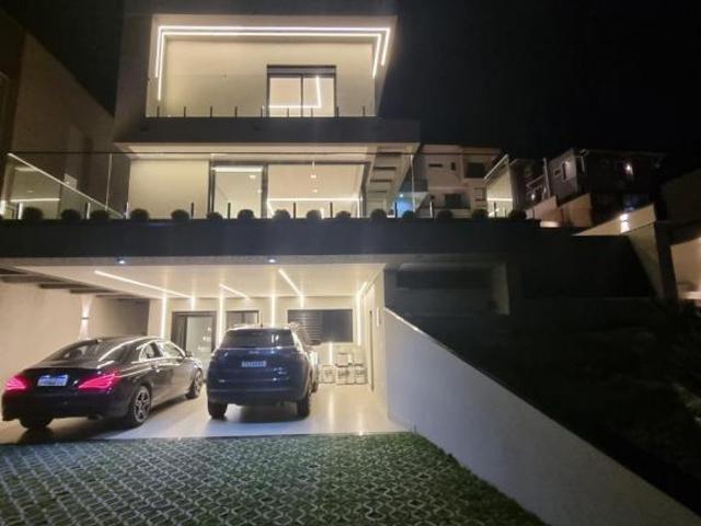 Belissima residencia de 4 suítes, piscina e vista mata no residencial Itayhe