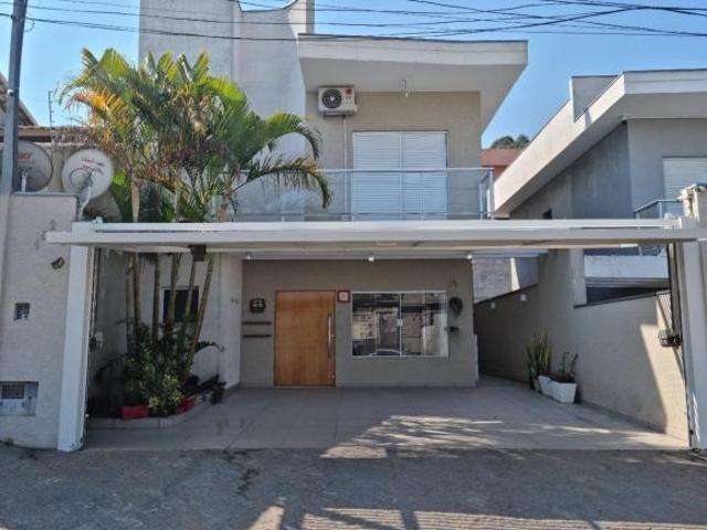 Belissima residencia de 3 dorm e 1 suíte com closet e planejados no Portal 3