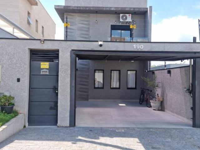 Belissima residencia de 3 dormitorios com ampla area de lazer no Portal dos Ipes