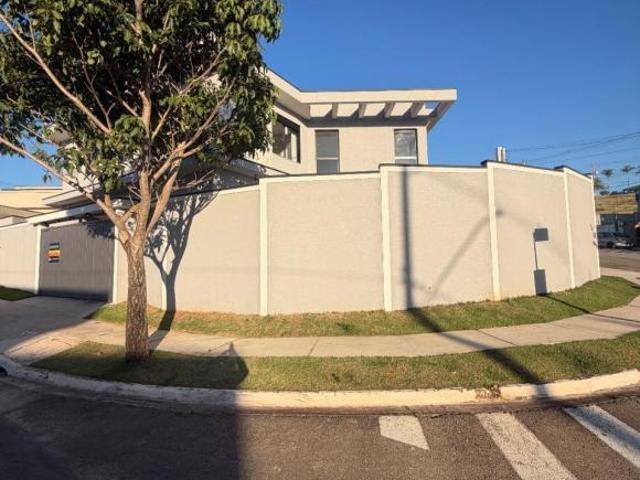 Belissima residência de 3 suítes com hidromassagem e piscina no Villas Jaguari
