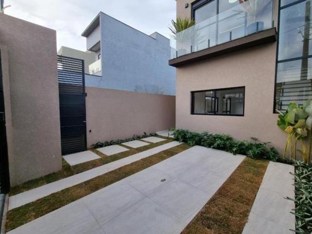 Bélissima residência de 3 suítes com piscina e área gourmet no Villas do Jaguari