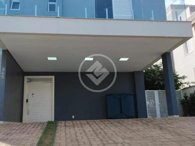 Belissma casa com piscina em condomínio fechado Alphaville Cuiaba 2, completa de armários planejados