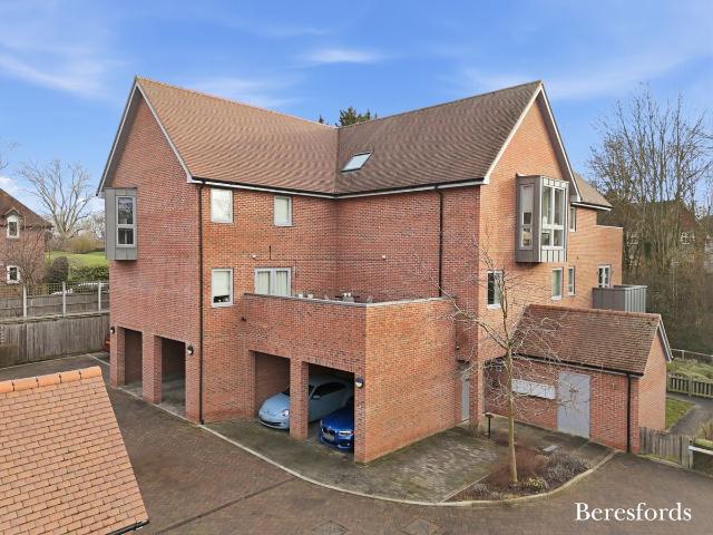 Bell Mead CM4, 2 bed flat to rent, £1,850 pcm | PrimeLocation