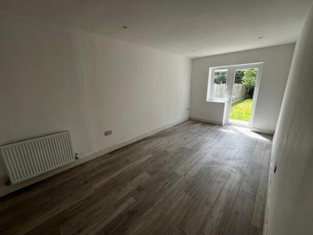Bell Avenue, Romford,RM3 7DB, Property for rent
