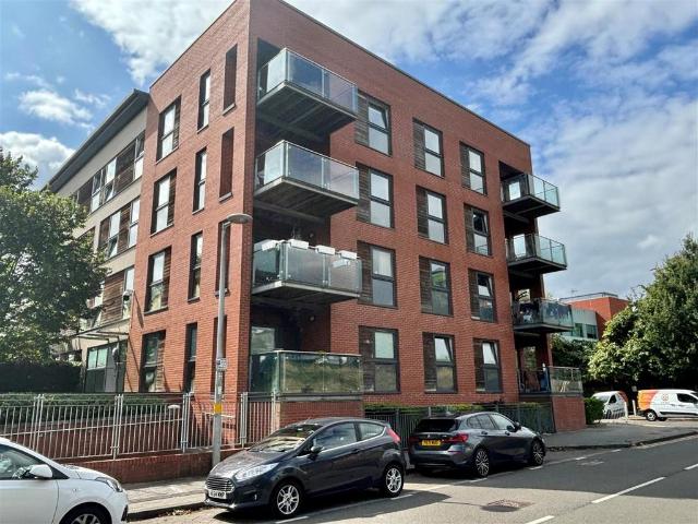 Bell Barn Rd, Birmingham, B15 2DA 2 bed flat to rent £1,150 pcm £265 pw