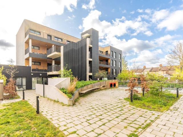 Bell Foundry Close, Croydon, Croydon CR0, 2 bed flat to rent, £2,000 pcm | PrimeLocation