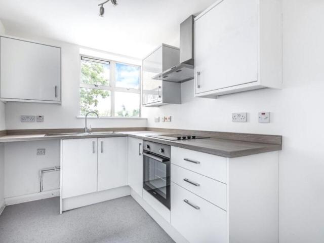 Bell Green, London, SE26 1 bed apartment to rent £1,450 pcm £335 pw
