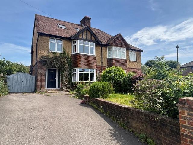 Bell Hill, Petersfield, GU32 4 bed semi detached house to rent £2,250 pcm £519 pw