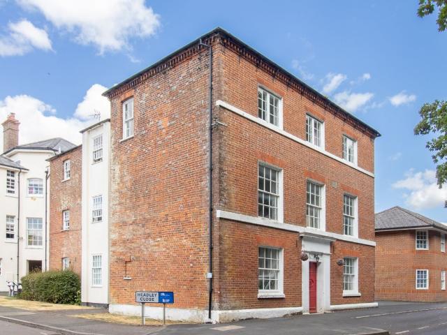 Bell House Headley Close, Alresford, Hampshire SO24, 2 bed flat to rent, £1,100 pcm | PrimeLocation