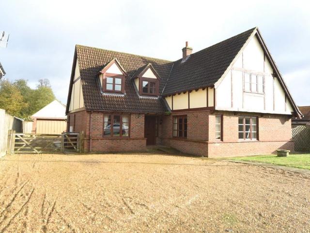 Bell Lane, Barton Mills, Bury St. 4 bed detached house to rent £3,100 pcm £715 pw