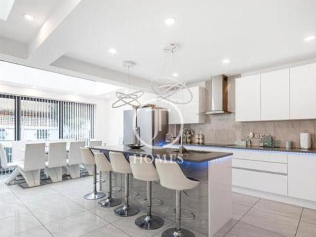 Bell Lane, London, 6 Bedroom Terraced